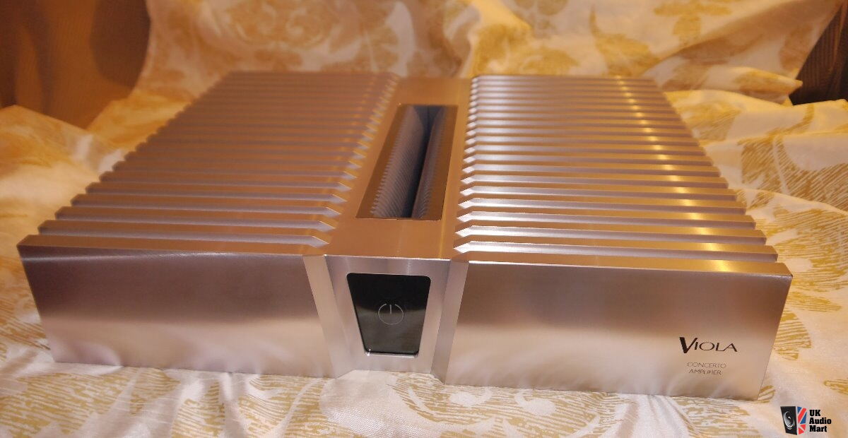 Viola Concerto Amplifier (euro voltage) Photo #1431164 - UK Audio Mart