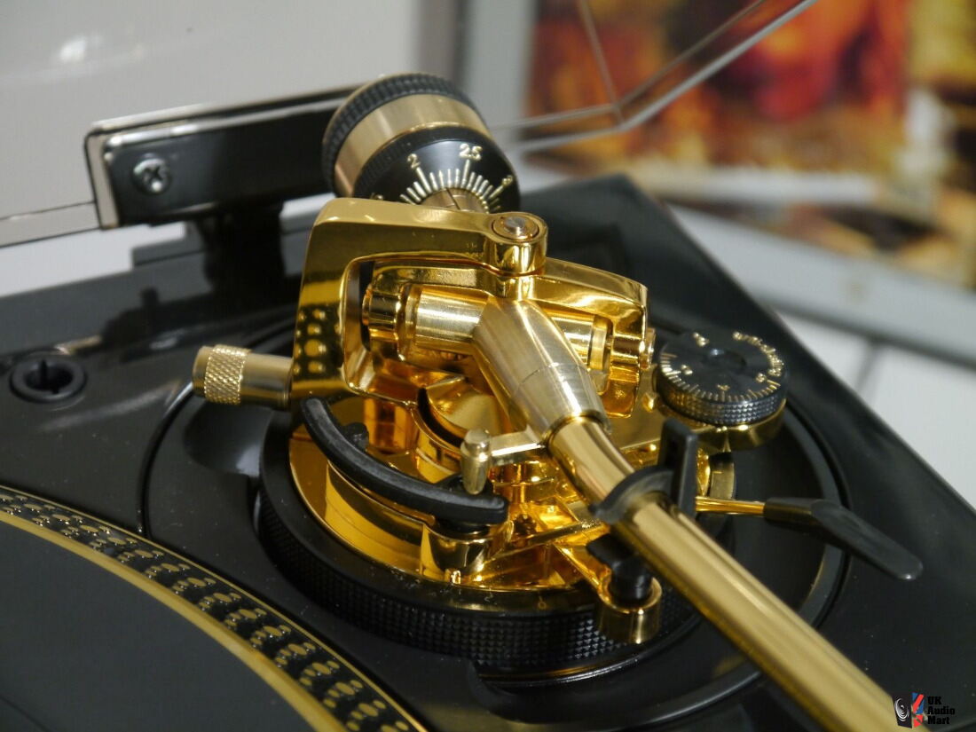 Technics SL1200GLD limited edition turntable Photo #1485688 - UK Audio Mart