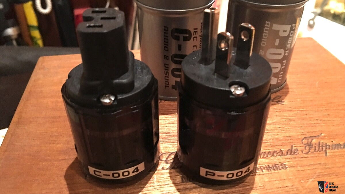 Oyaide P004 / C004 connectors plugs only used once Photo #1798557 - UK ...