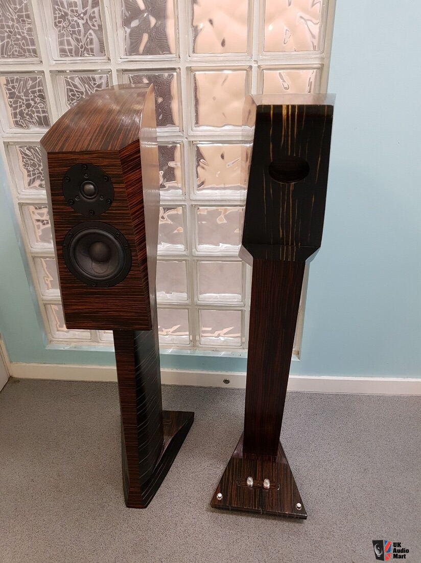 A pair of Exquisite Audiophile HI-END British Bespoke Designer Speakers ...