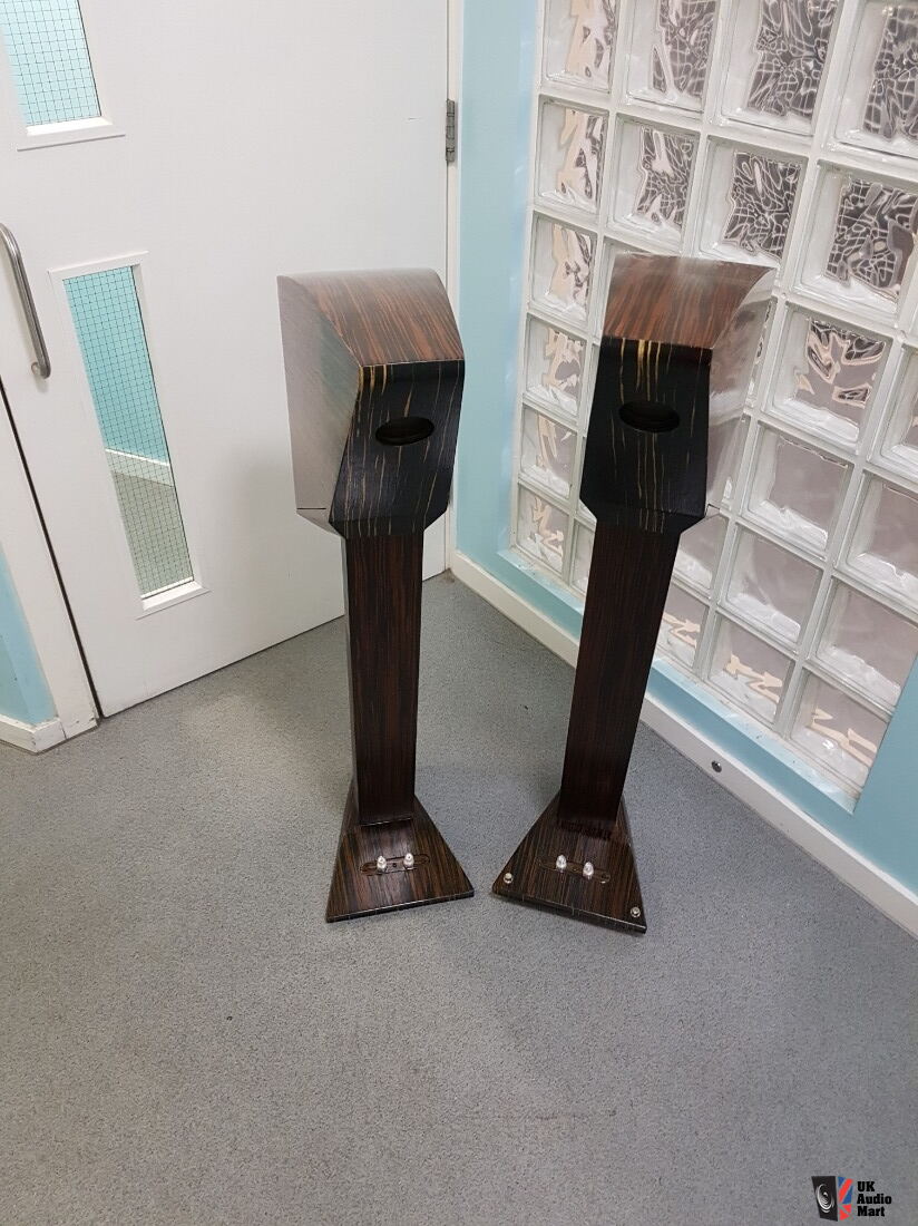 A pair of Exquisite Audiophile HI-END British Bespoke Designer Speakers ...
