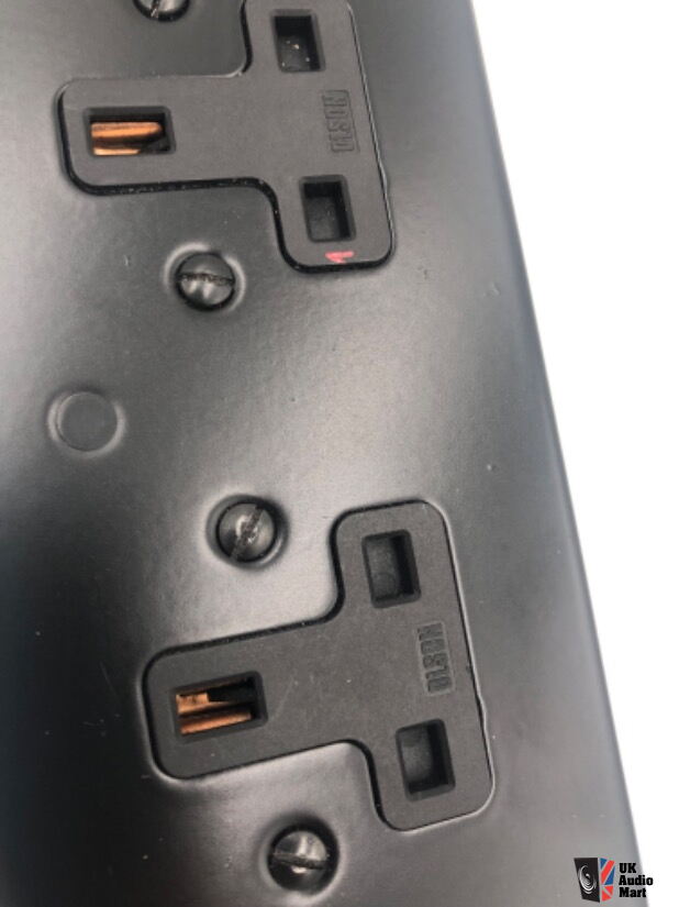Sean Jacob's 6 Socket Powerblack Distribution Block Photo #4469502 - UK ...