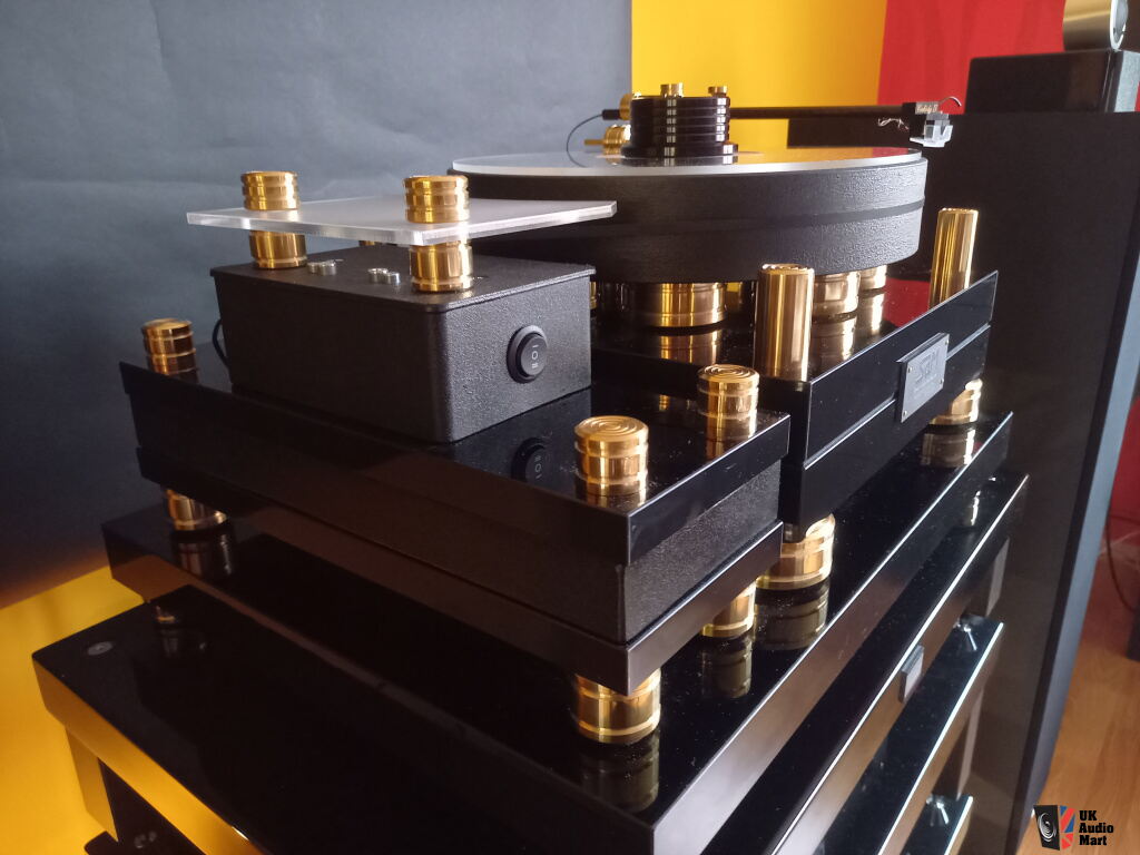S.A.M. Titan Gold with S.A.M. Carbon tonearm Photo #4688538 - UK Audio Mart