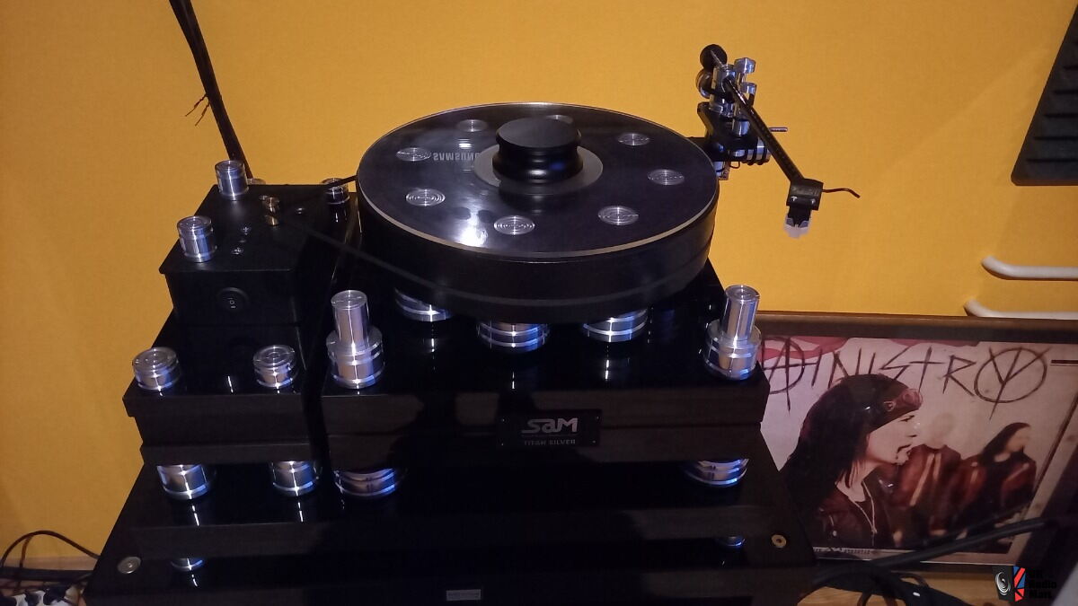 S.A.M. Titan Silver turntable Photo #4765941 - UK Audio Mart