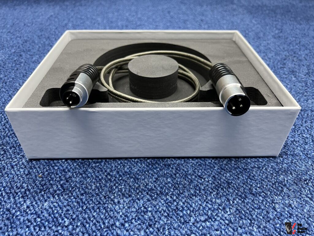 Naim Super-Lumina 4-pin DIN to XLR signal cable Photo #4830001 - UK ...
