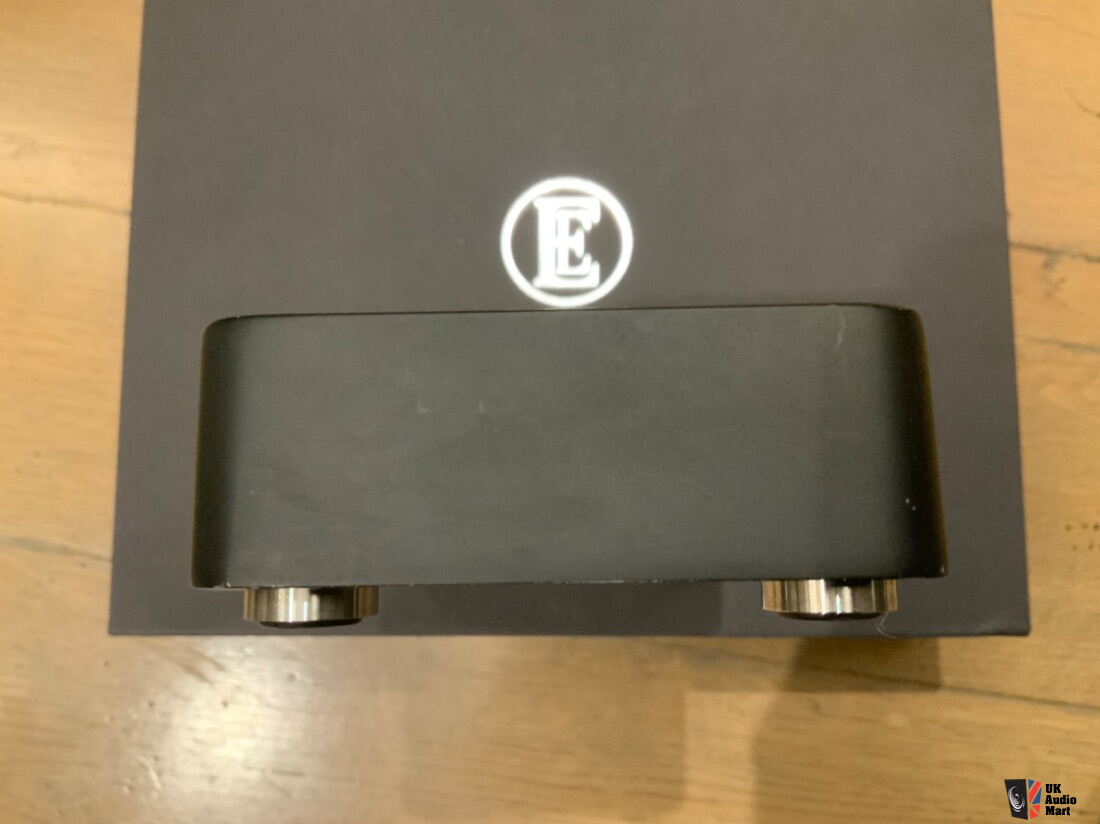 English Electric 8 Network Ethernet Switch Photo #5342672 - UK Audio Mart